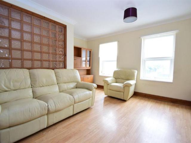 4 bedroom flat to rent