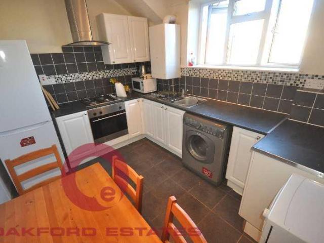 4 bedroom flat to rent