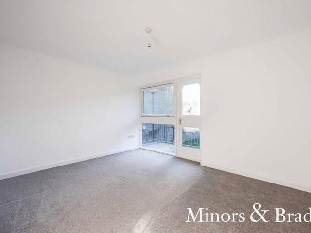 4 bedroom flat to rent