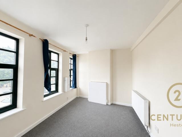 4 bedroom flat to rent