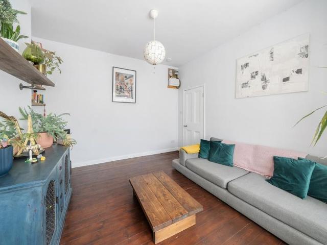 4 bedroom flat to rent