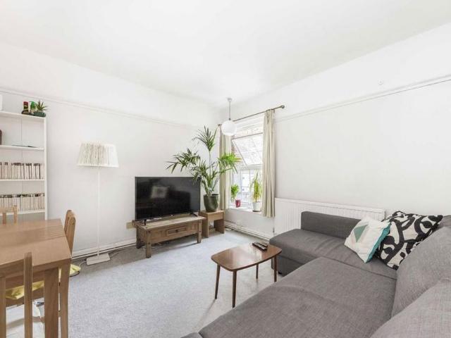 4 bedroom flat to rent