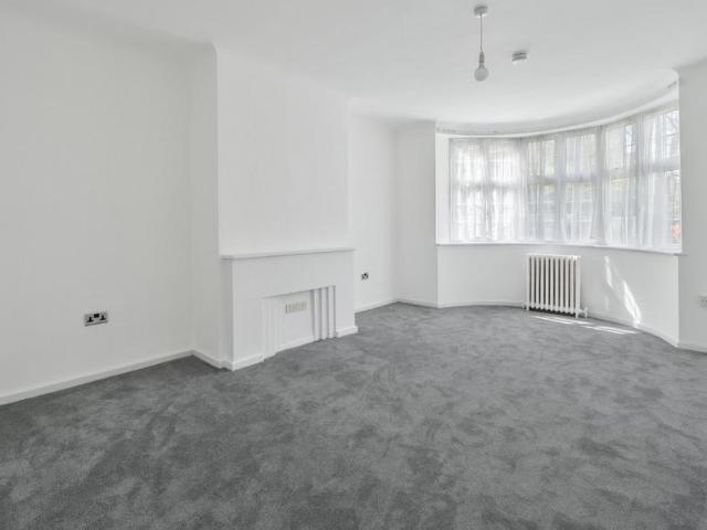 4 bedroom flat to rent