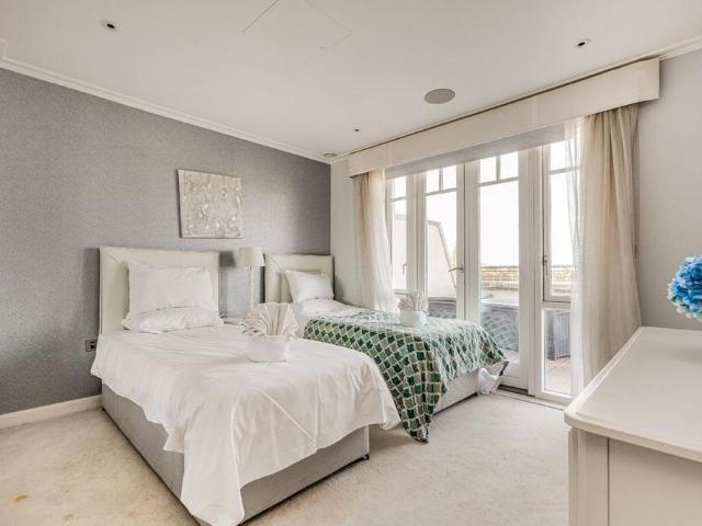 4 bedroom flat to rent