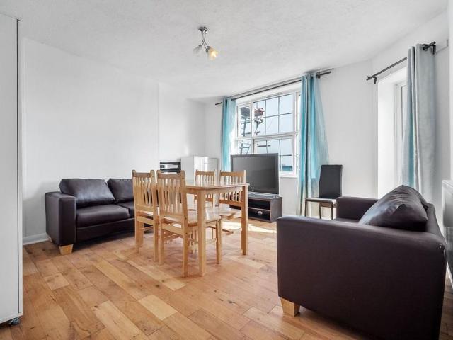 4 bedroom flat to rent