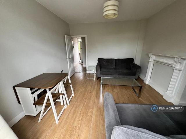 4 bedroom flat to rent