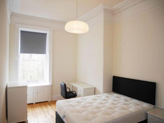 4 bedroom flat to rent