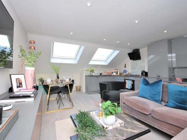 4 bedroom flat to rent