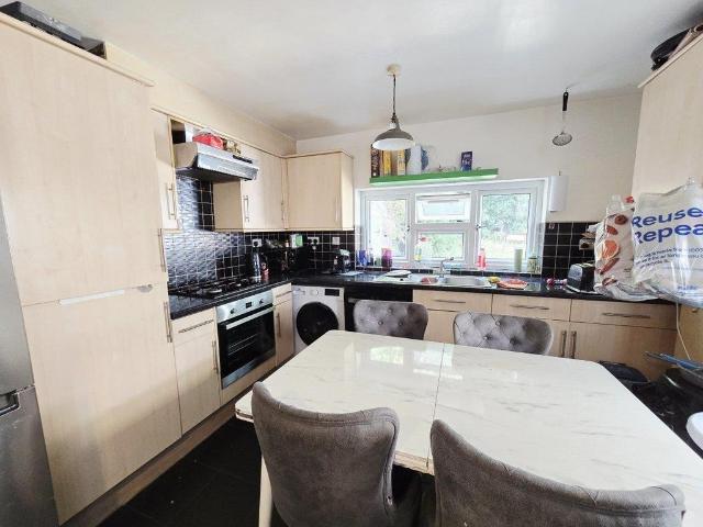 4 bedroom flat to rent