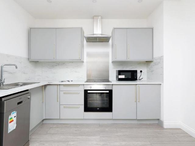 4 bedroom flat to rent