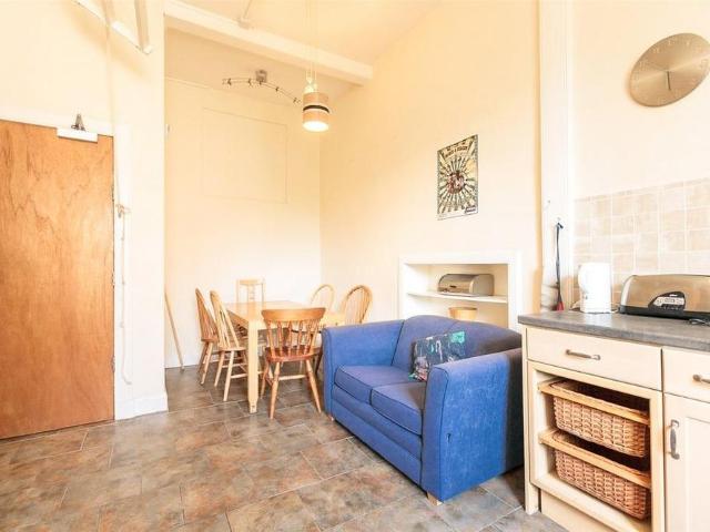 4 bedroom flat to rent