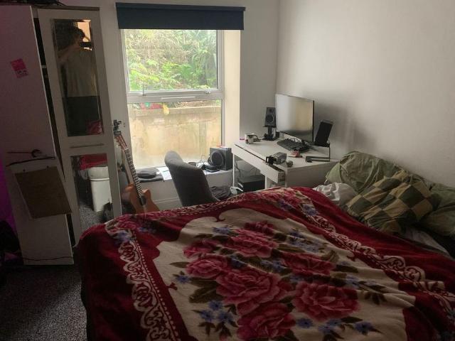 4 bedroom flat to rent