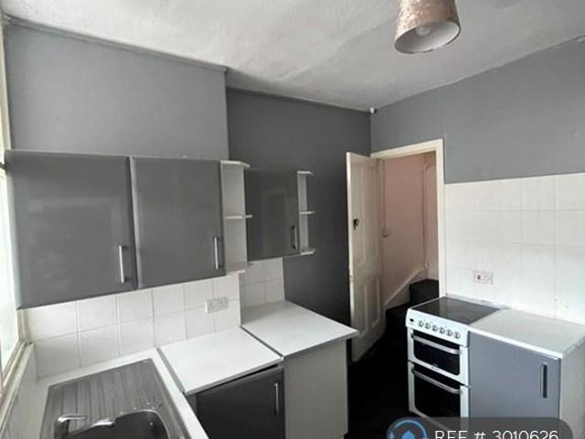 4 bedroom flat to rent