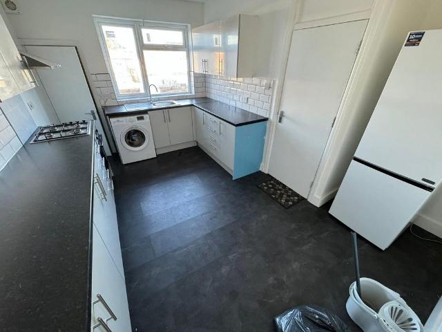 4 bedroom flat to rent