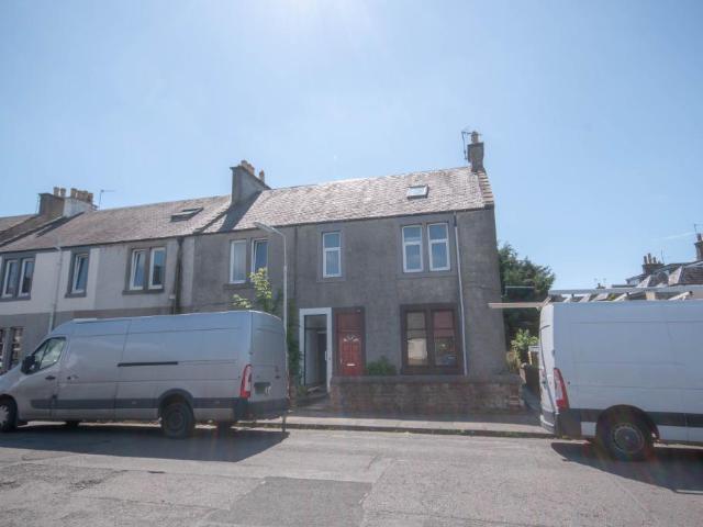 4 bedroom flat to rent