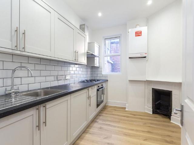 4 bedroom flat to rent