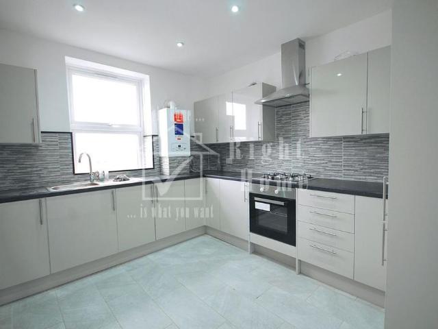4 bedroom flat to rent
