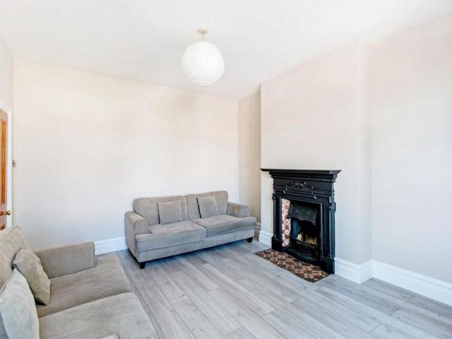 4 bedroom flat to rent