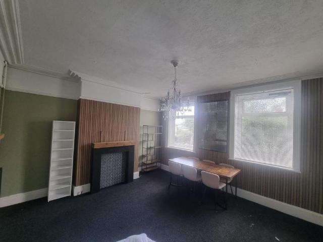 4 bedroom flat to rent