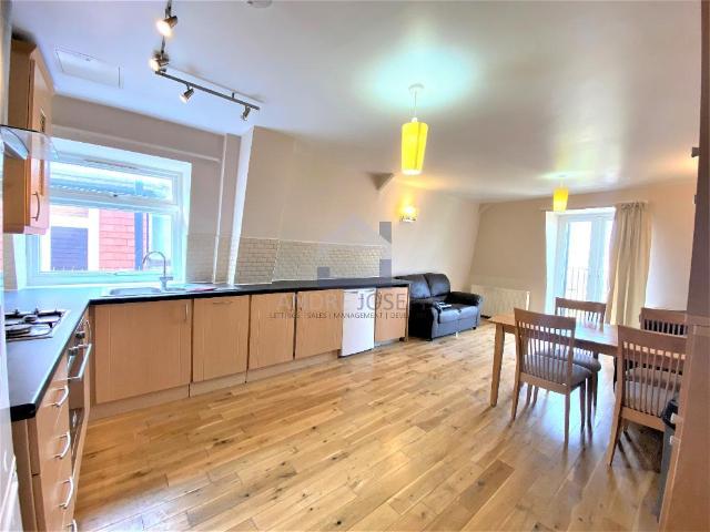 4 Bedroom Flat To Rent