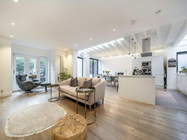 4 bedroom flat to rent