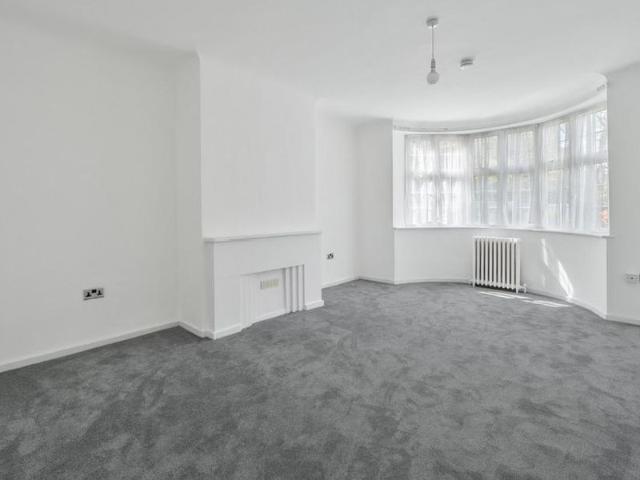 4 bedroom flat to rent
