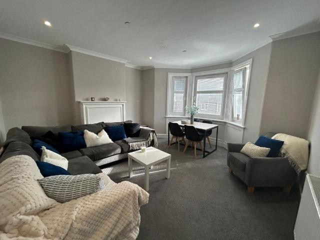 4 bedroom flat to rent