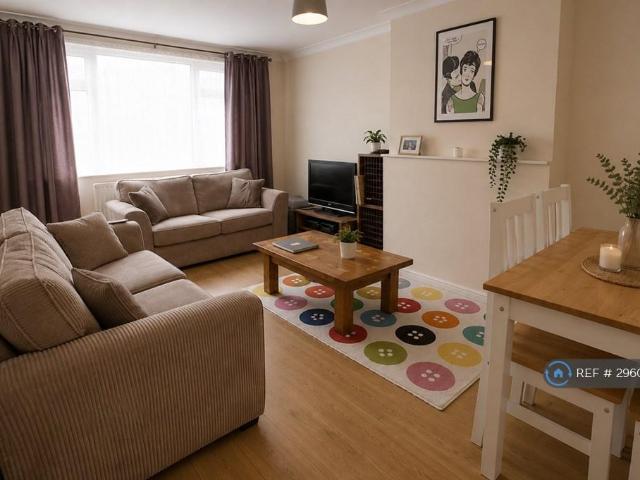 4 bedroom flat to rent