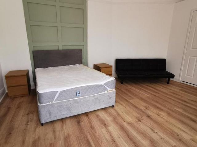 4 bedroom flat to rent