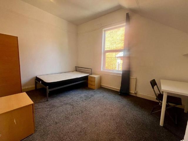 4 bedroom flat to rent