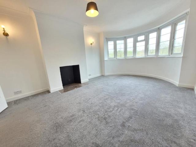 4 bedroom flat to rent