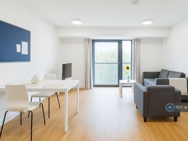 4 bedroom flat to rent