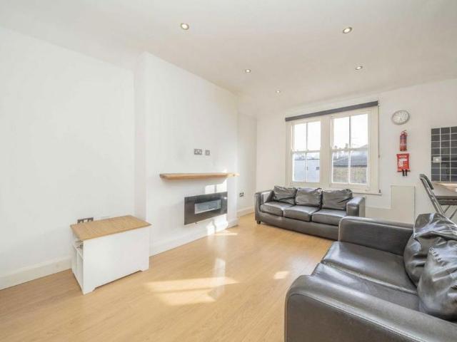 4 bedroom flat to rent