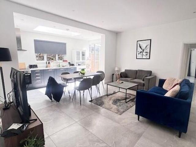 4 bedroom flat to rent
