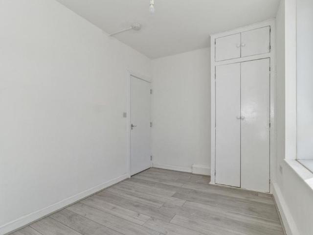 4 bedroom flat to rent