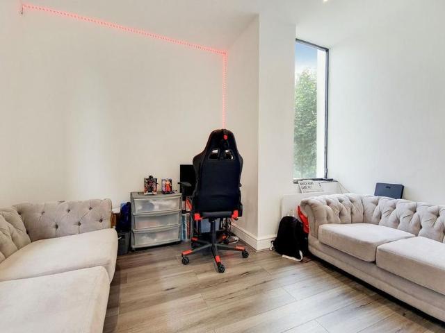 4 bedroom flat to rent