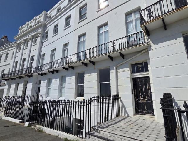 4 bedroom flat to rent