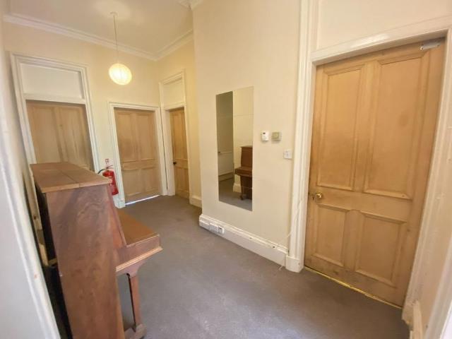 4 bedroom flat to rent