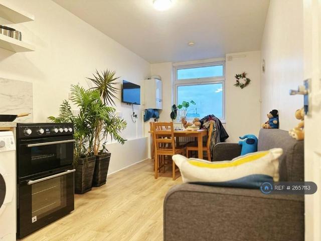 4 bedroom flat to rent
