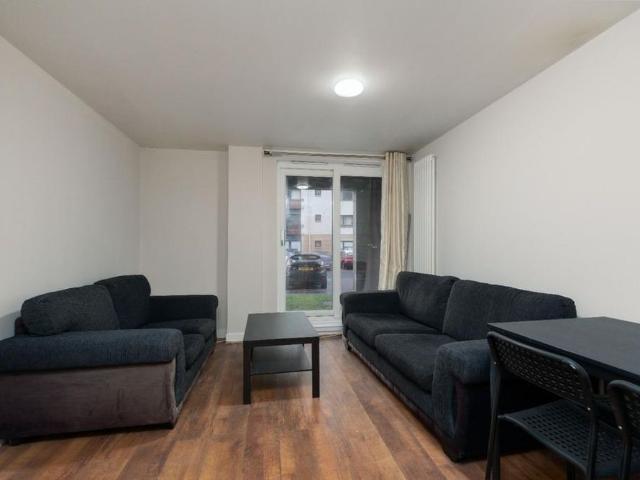 4 bedroom flat to rent