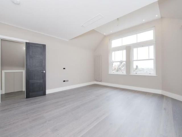 4 bedroom flat to rent