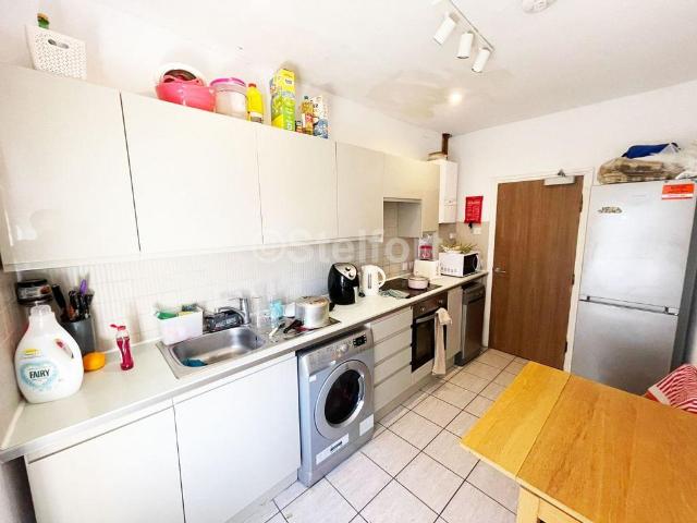 4 bedroom flat to rent