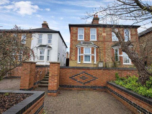 4 bedroom flat to rent