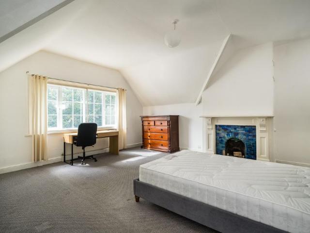 4 bedroom flat to rent
