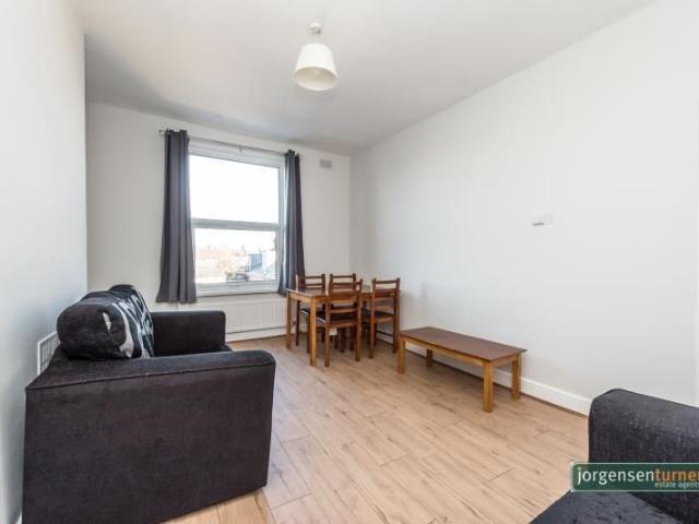 4 bedroom flat to rent