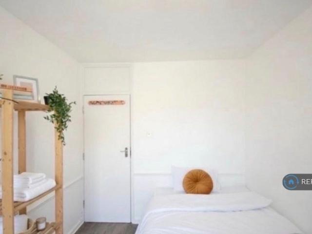 4 bedroom flat to rent
