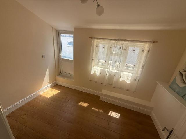 4 bedroom flat to rent