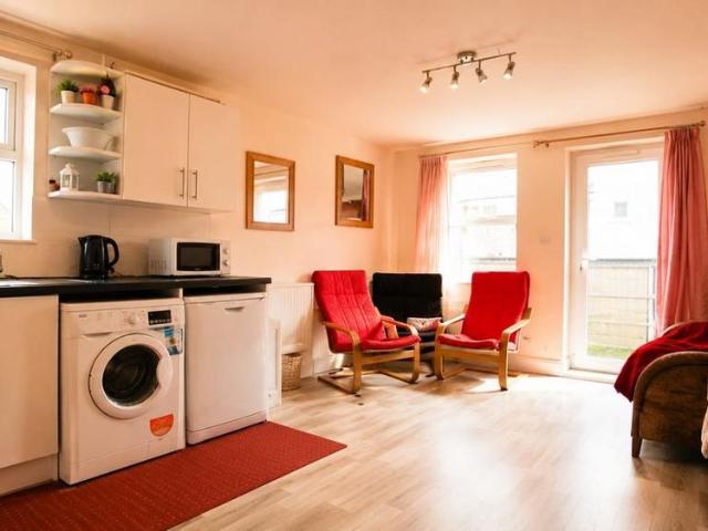 4 bedroom flat to rent
