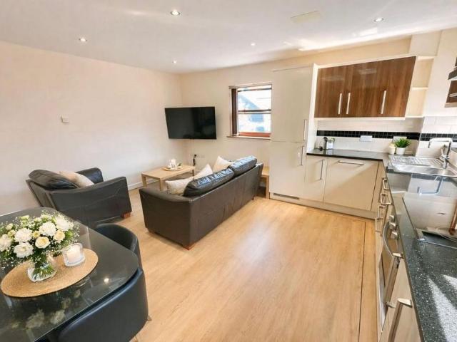 4 bedroom flat to rent