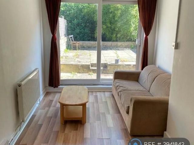 4 bedroom flat to rent